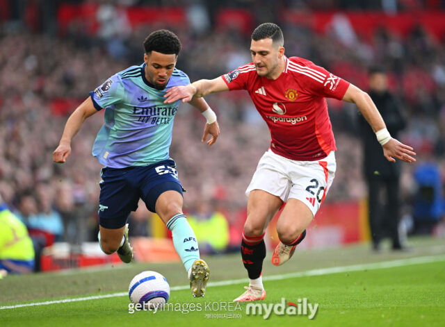 18살 MF에 반한 아스널, ‘엄청난 주급 인상’에 고민 생겼다…이번 시즌 EPL 18경기 출장 후 재계약 협상 시작, 도대체 얼마 요구했나 보니…