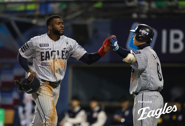 지난해 9위였는데...무려 '35년' 만의 진기록→LG 제치고 리그 1위 등극, '뛰는 팀' 거듭난 한화