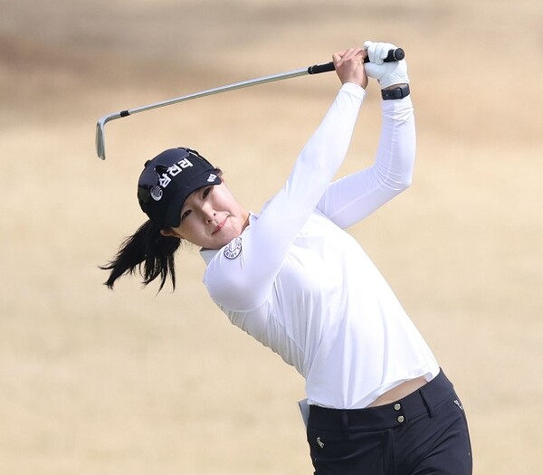 코스레코드 세운 '버디 폭격기' 고지우, 최종일 1타차 역전 우승 기대 [KLPGA iM금융오픈]