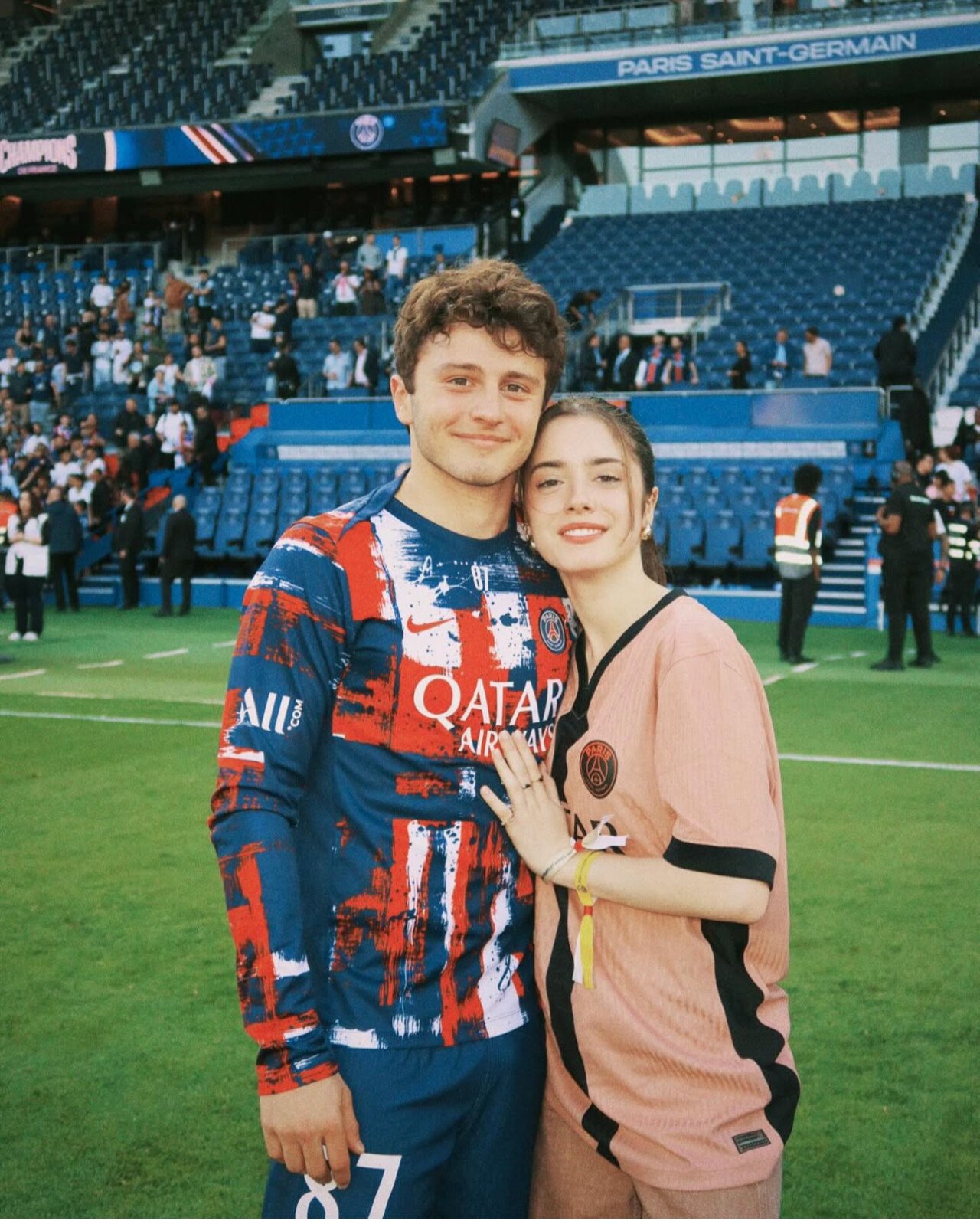 PSG 주앙 네베스 존예 여친 ㅋㅋㅋ.MP4 | 에펨코리아