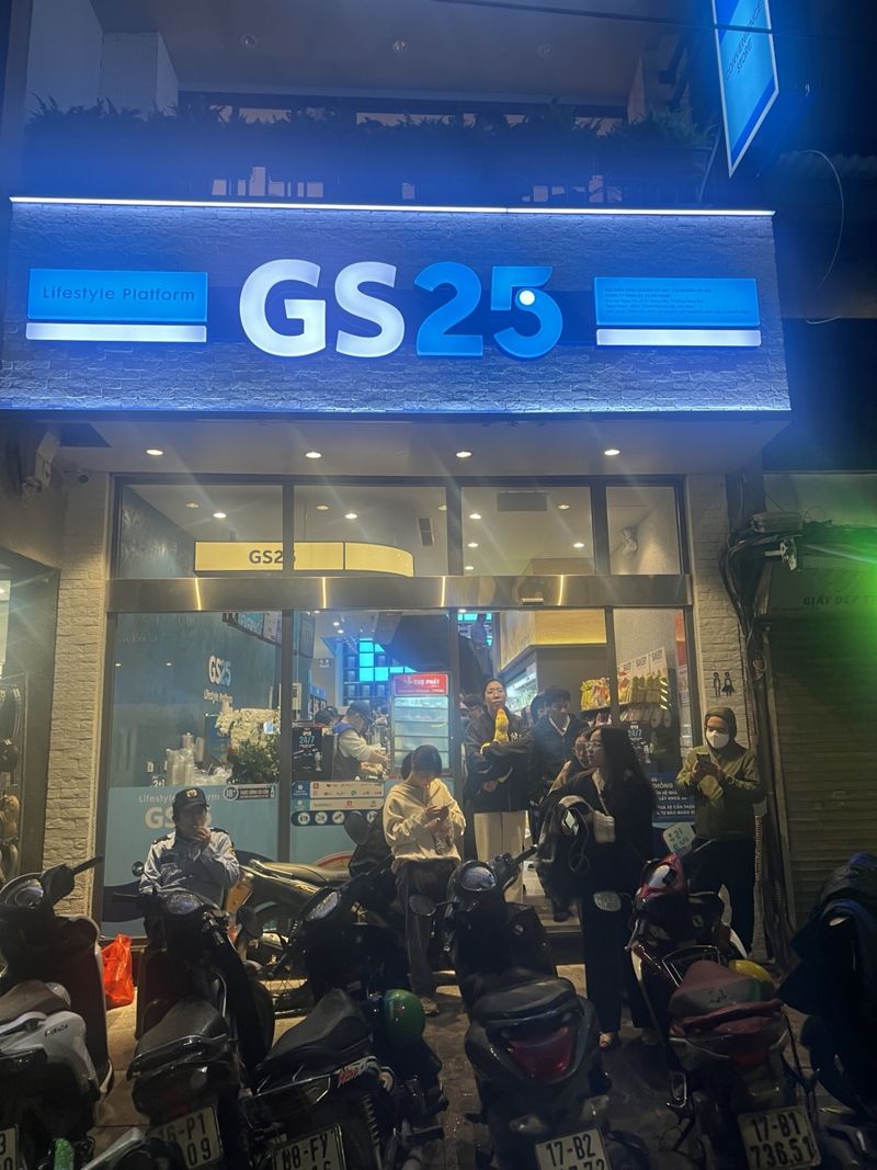 입장 대기줄까지 있는데...GS25 베트남서 수익성 악화에 고심