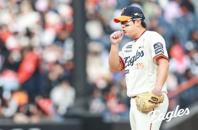 비바람 몰아친 강추위에 158km 꽂다니, 미친 스타성…10G 무실점 행진, 한화 '미스터 제로' 떴다