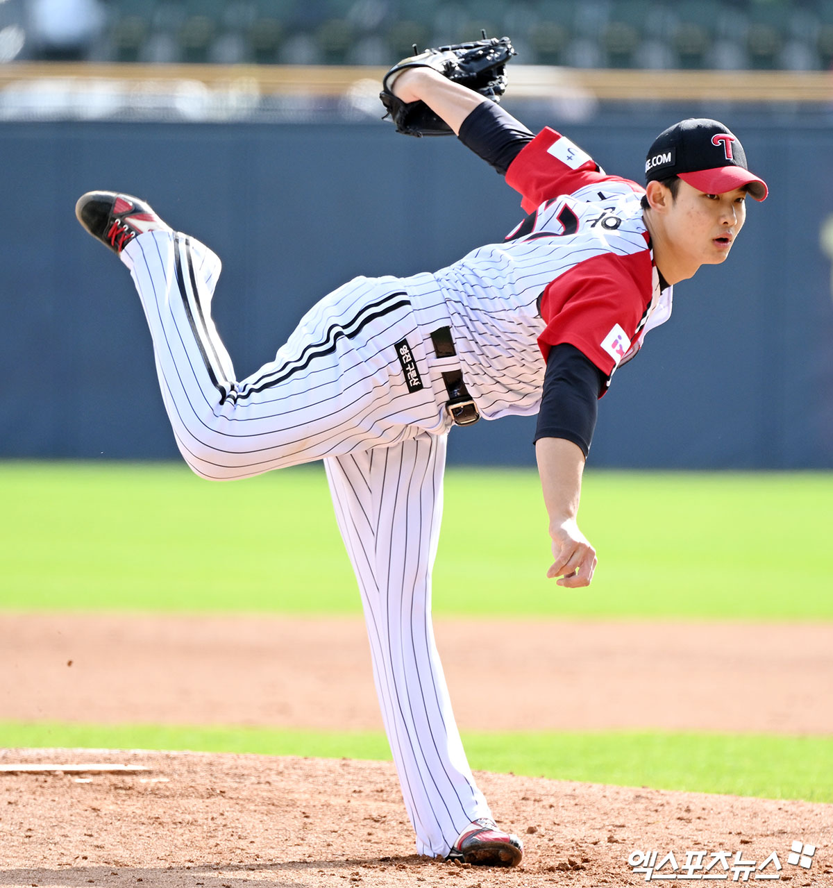 "고3 때 못 해낸 목표 대신 이뤄줘서 고마워"…모교 '서울고 우승' LG 1R 기대주 감동 [잠실 현장]