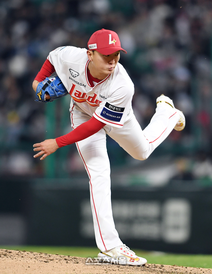 [포토]역투하는 SSG 김건우