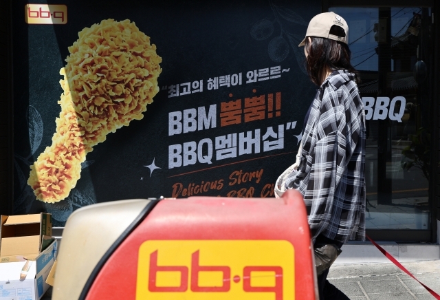 불붙는 치킨업계 경쟁…BBQ-bhc 매출 차이 봤더니