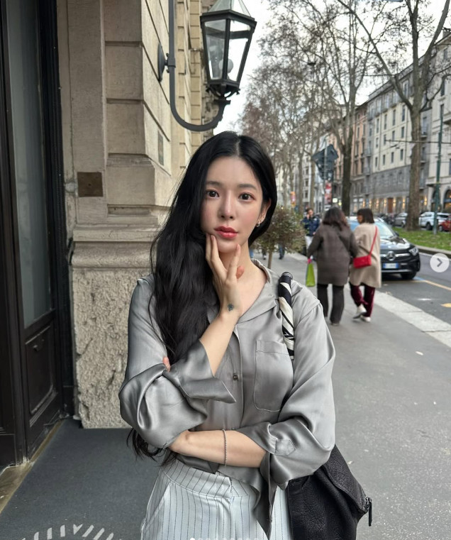 장재인, 170cm·48kg 실크 블라우스룩‥여배우 같은 세련美