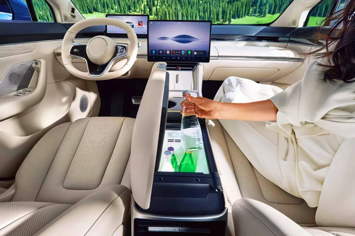 "순식간에 8만 대 팔렸다" 한 번에 1,673km 간다는 역대급 전기 SUV | 토픽트리