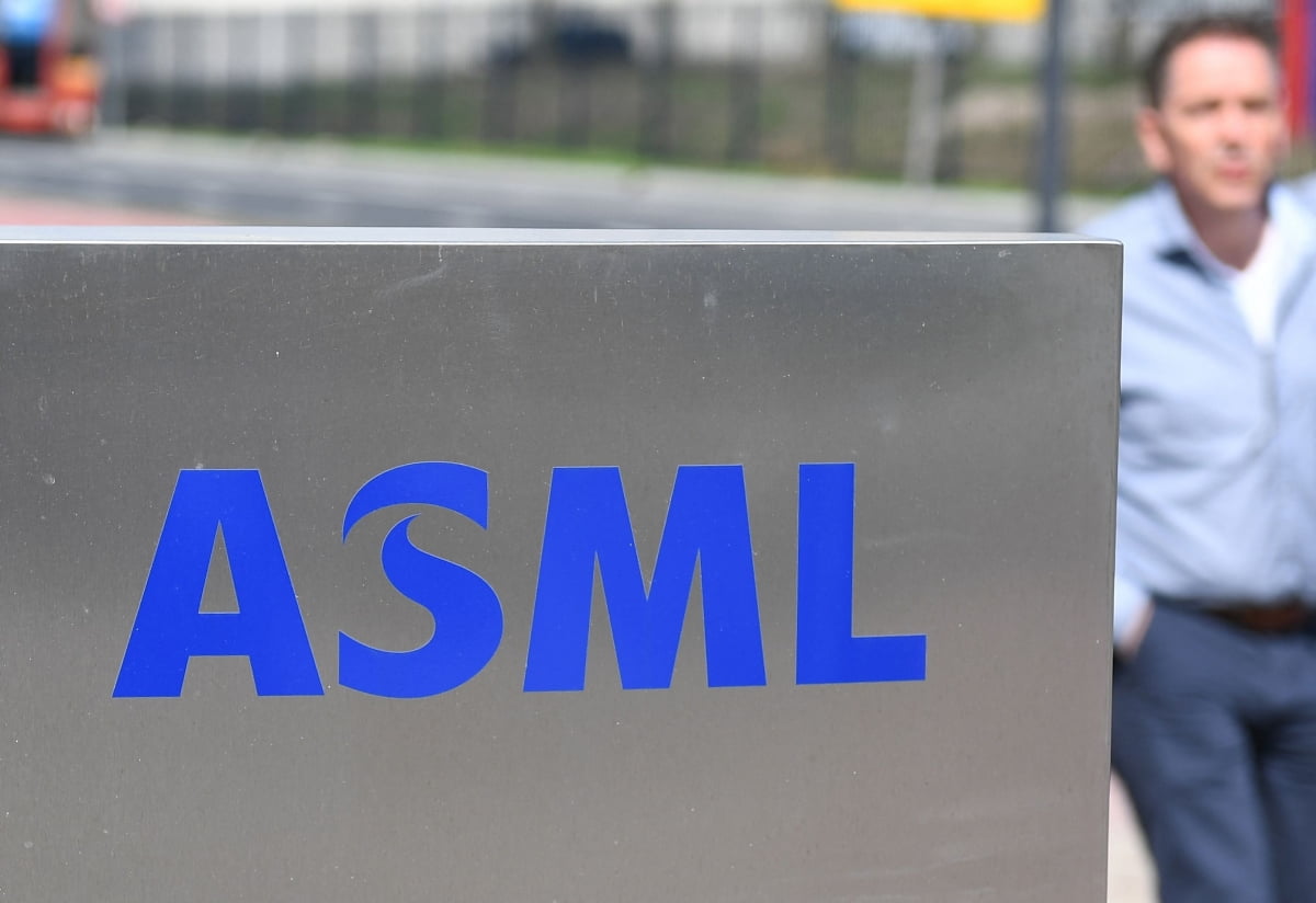 ASML, 수주 부진에 매출전망 암울…다시 '반도체 겨울?'