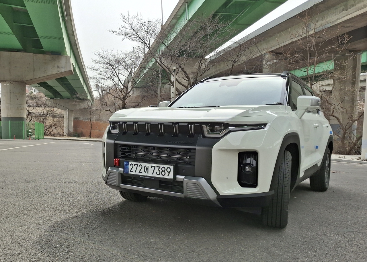 HEV 탑재한 KGM 대표 모델, 승차감·편의성 일취월장 [김성우의 시승기- KGM 토레스 HEV]