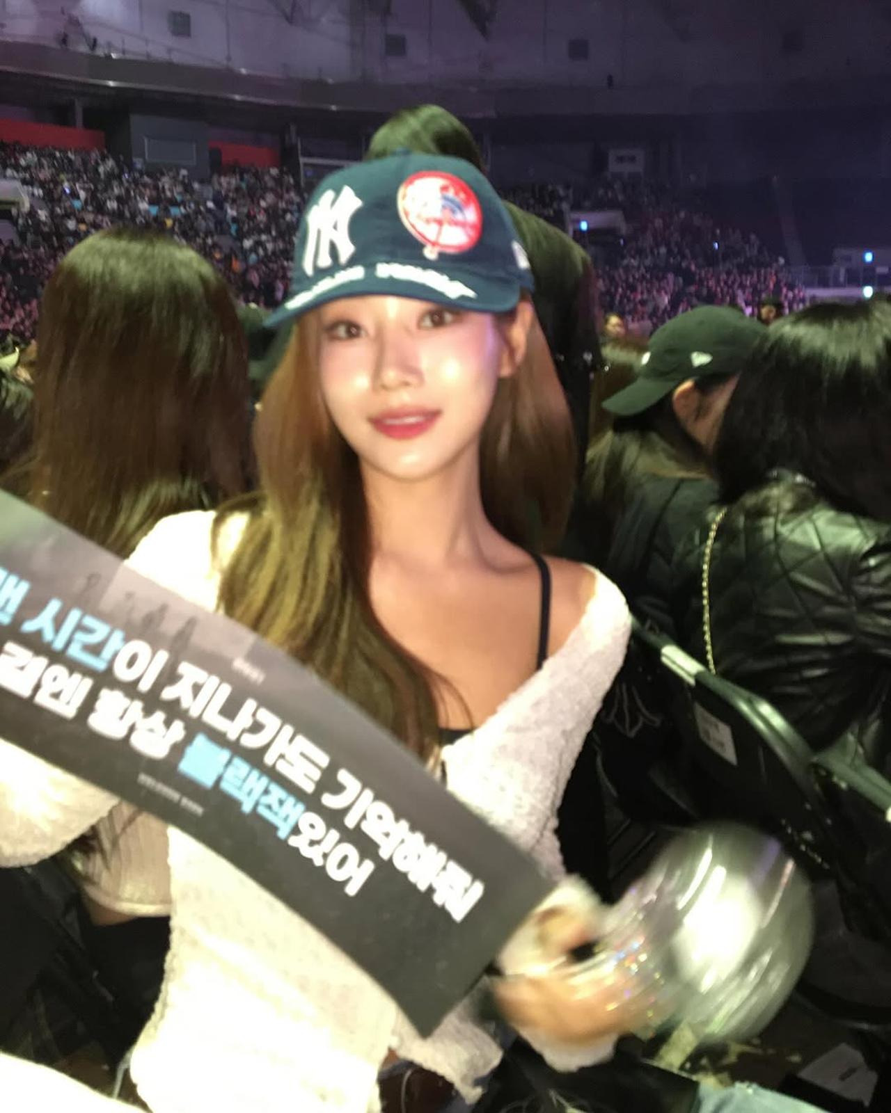 배지연, 2NE1 콘서트에서 빛난 ‘Y2K 믹스룩’ | K스타패션