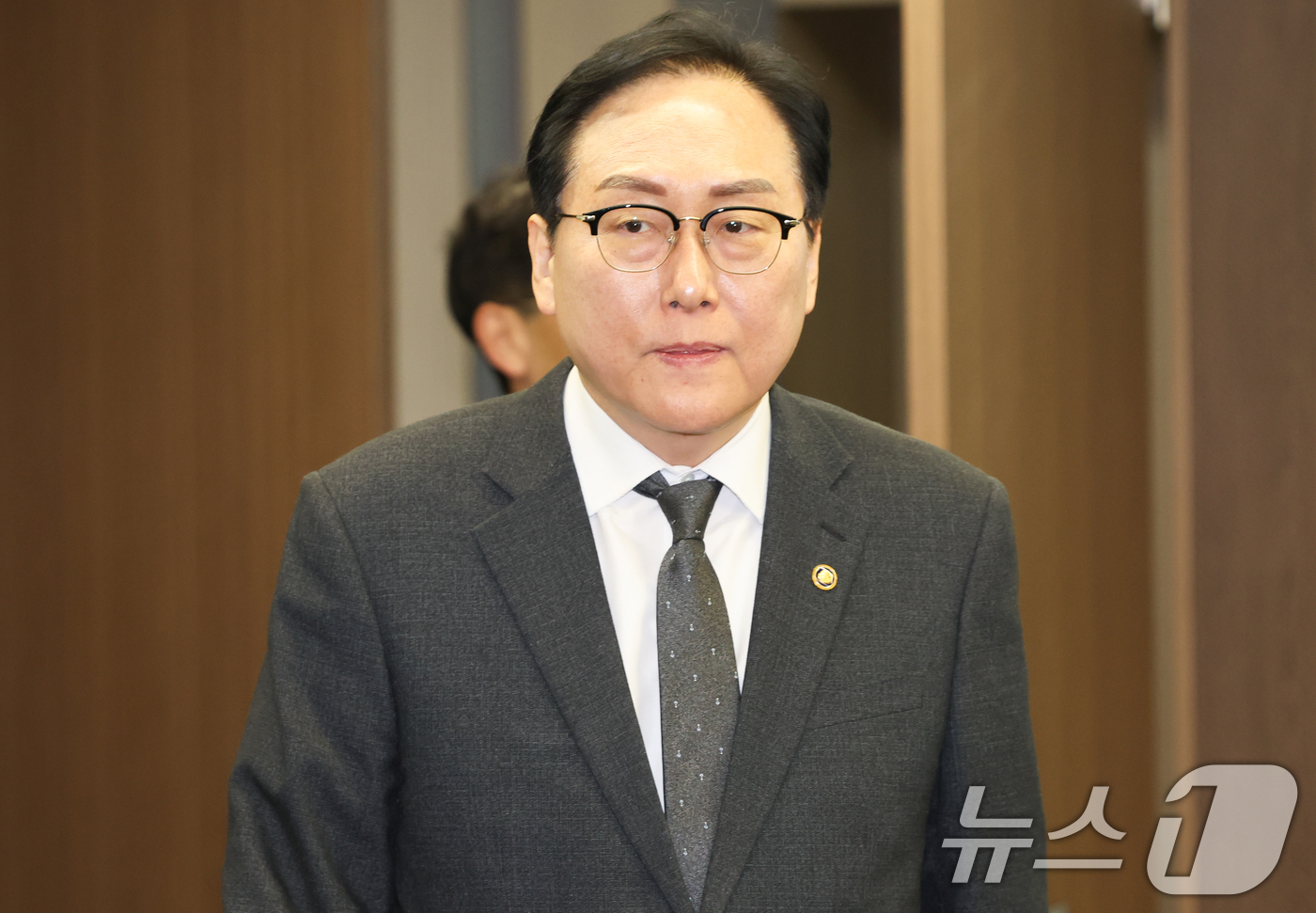 정인교 "美 관세폭탄에 중견기업 어려움 없도록 만전 기할 것"