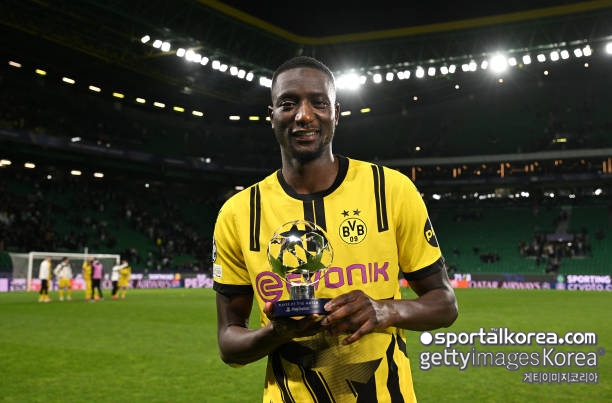 맨유 배 아프겠네...바이아웃 '260억' 비싸서 포기한 FW, 홀란드 넘고 UCL 득점 신기록 세웠다!