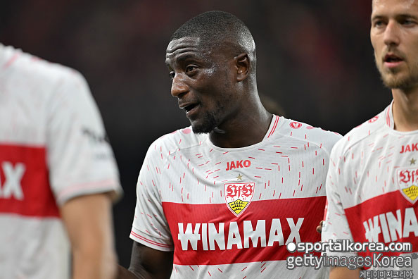 맨유 배 아프겠네...바이아웃 '260억' 비싸서 포기한 FW, 홀란드 넘고 UCL 득점 신기록 세웠다!