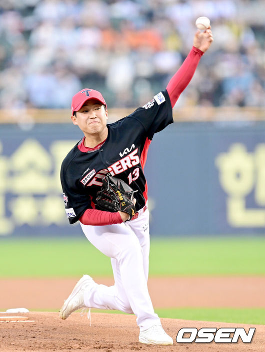 또 윤크라이…볼넷-볼넷-볼넷-볼넷-볼넷→3G 연속 조기 강판, ERA 15.88 어쩌나 [오!쎈 잠실]