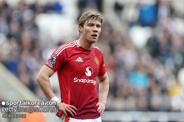 맨유, UEL 4강 진출 성공에도 ‘칼바람 분다’...0G 0A 호일룬 대체자 식별→‘분데스리가 폭격기’ 영입...“맨유 스카우팅 디렉터 확인”