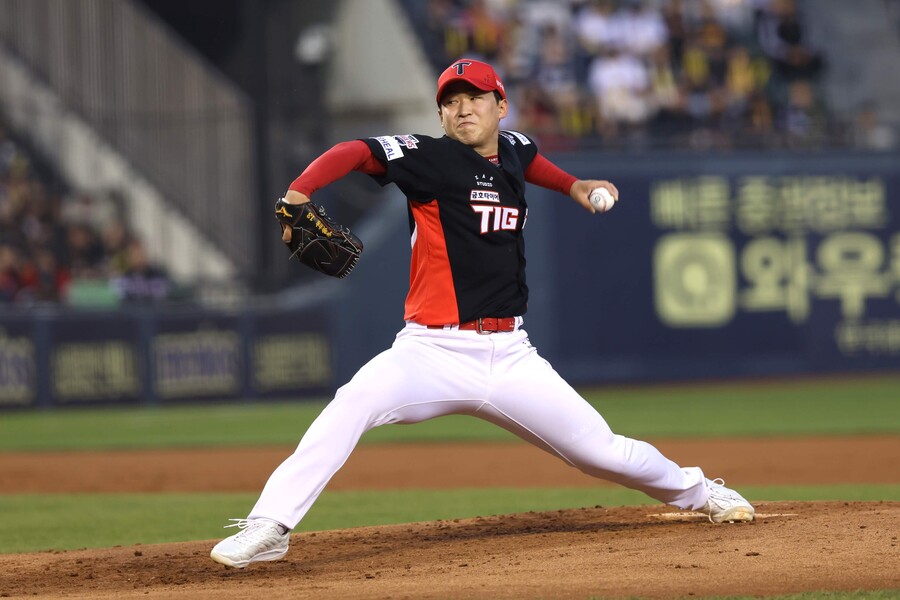 콜어빈 QS 3승+케이브 3타점+KIA 혼 빼놓은 주루까지… 원기 찾은 두산, ‘윤영철 부진+김선빈 부상’ KIA에 완승 ‘2연승’ [잠실 게임노트]