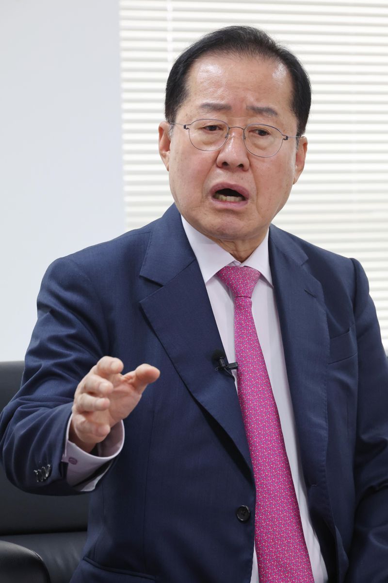 홍준표 "한덕수 차출 거론하는 사람들, 벌 받을 것"[인터뷰]