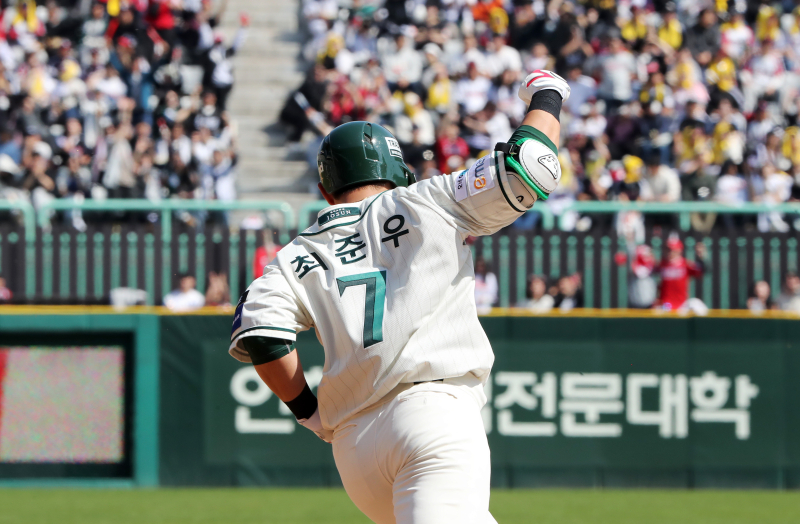 타율 0.071인데, 3회 깜짝 등판한 LG 마무리에 빼앗은 1744일 만의 홈런→SSG 6연패 탈출 앞장