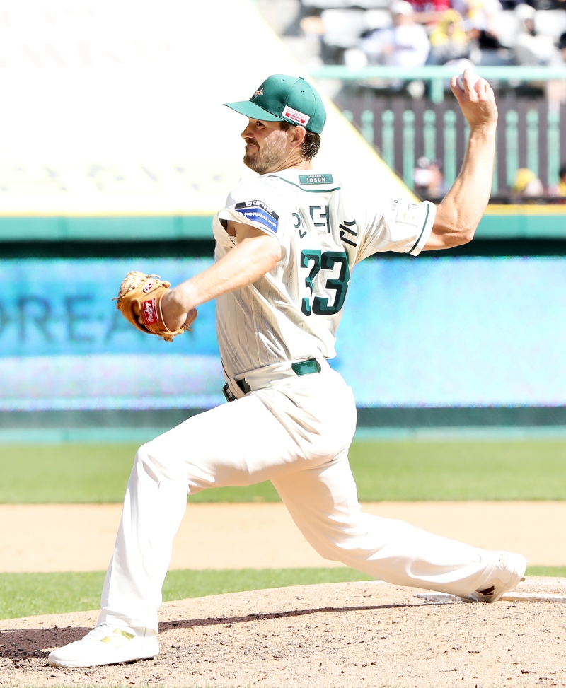 'KKKKKKKK+최고 158km' 앤더슨 시즌 첫 승!...SSG, LG 9-3 완파하고 6연패 탈출 [문학:스코어]