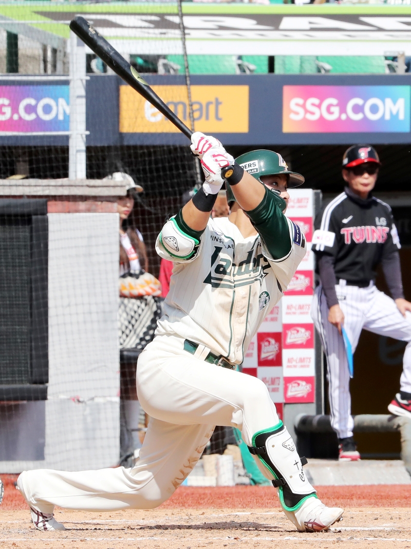 "이제 보여줘라" 사령탑 이야기에 홈런으로 응답했다...SSG 최준우 "많이 울컥했다" [인천 인터뷰]