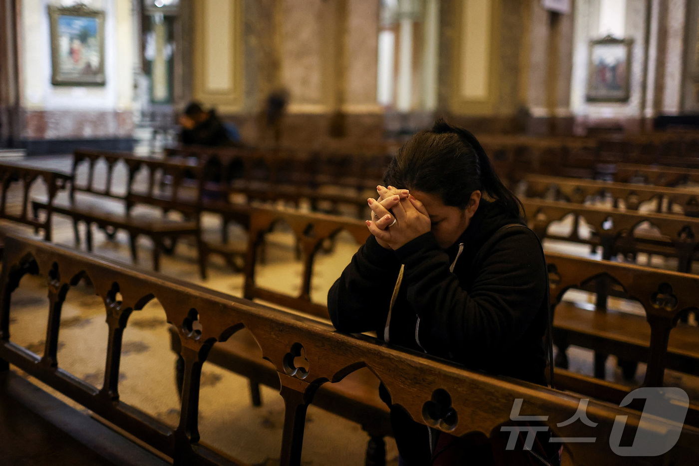 재위 중 한번도 안온 모국이지만…아르헨, 새벽 비보에 "깊은 슬픔"