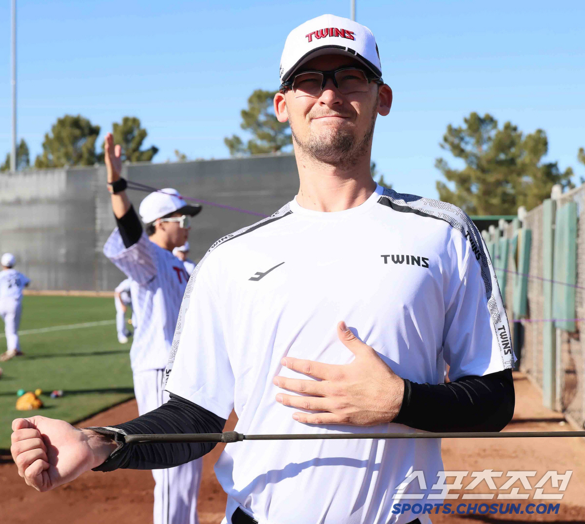 '위기를 기회로. 1석 2조 노린 차단장' "모르는 독립리그 투수보다 봤던 투수가 낫지 않나. 이참에 아시아쿼터 테스트도 ...