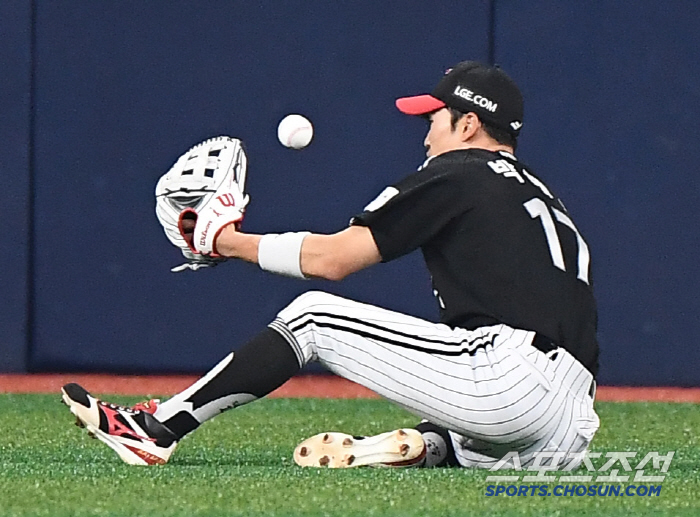 타율 0.242 박해민, 0.226 신민재가 꼭 필요한 이유. LG 역대급 1위의 원동력은 '철벽 수비'. 투-타 상승 효과가 ...
