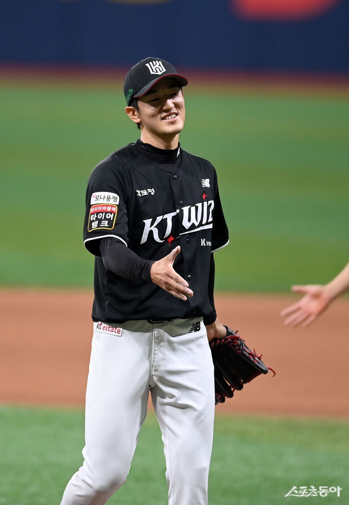 ‘완봉’ 고영표, KBO 역대 최초 진기록 → ‘2구 탈삼진’