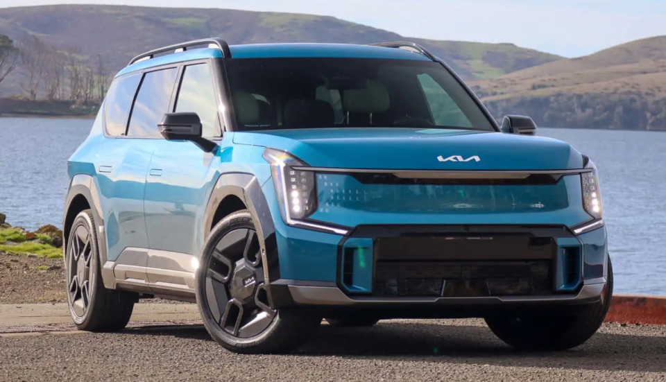 현대차·기아, 대형 전기 SUV 격돌!...아이오닉9 VS EV9 특징 비교해보니 | M투데이