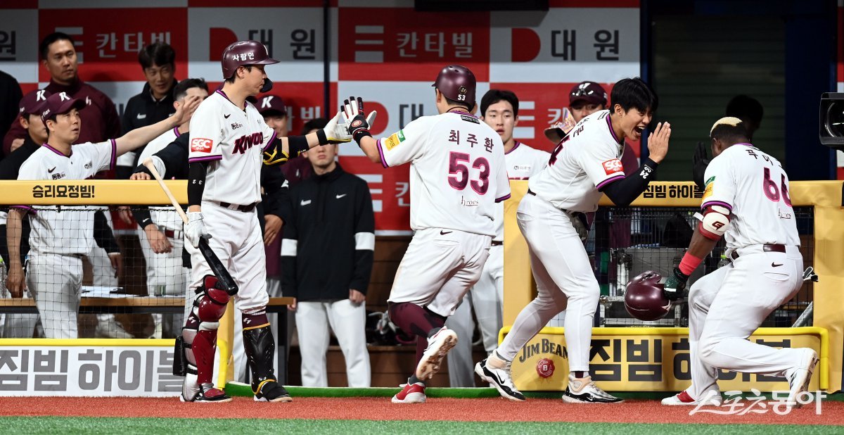 2012년 기록 또 넘었다…KBO, 118경기 만에 200만 관중 돌파 ‘신기록’