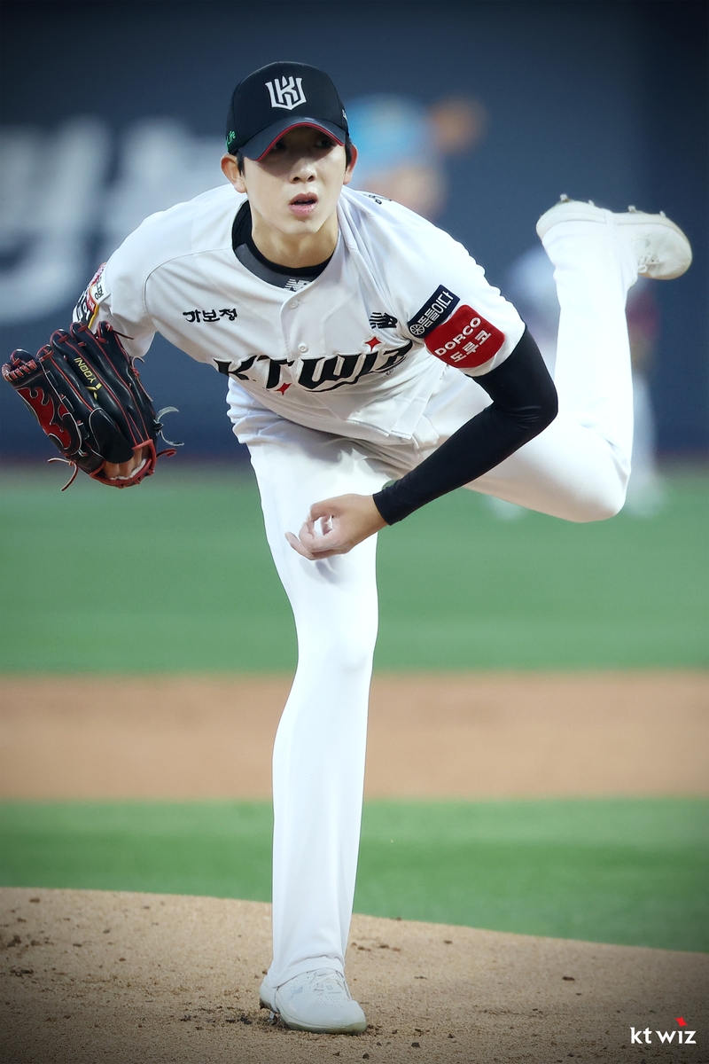kt 오원석, 친정팀 SSG와 첫 대결서 6이닝 2실점 QS