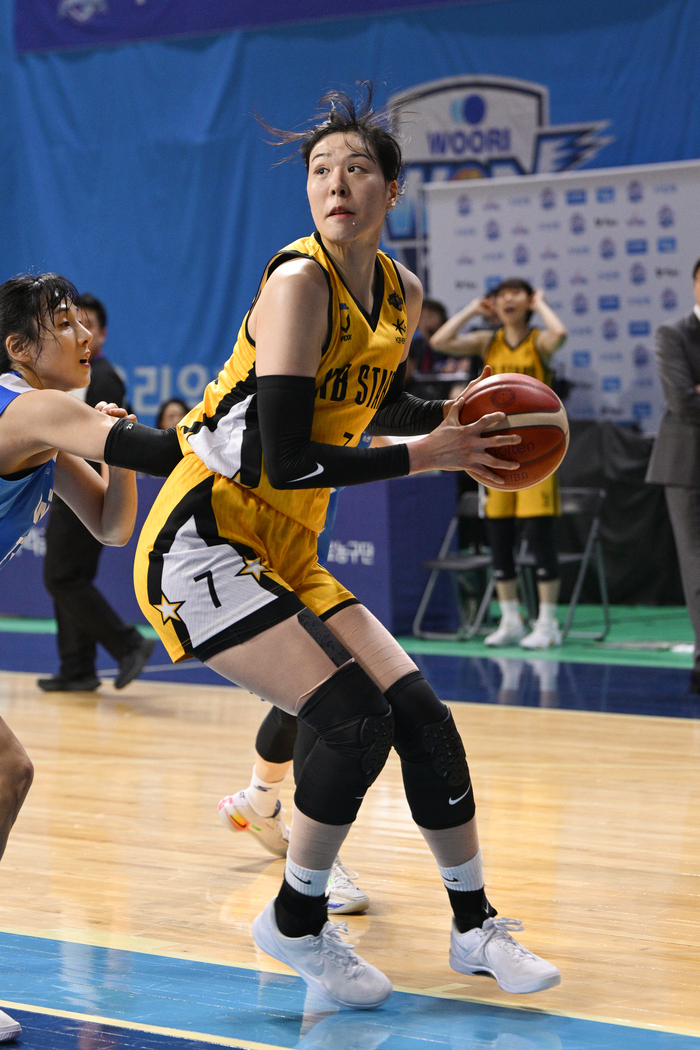 ‘여제’ 박지수 전격 복귀…단숨에 ‘우승 후보’, KB가 WKBL ‘판도’ 뒤흔든다 [SS시선집중]