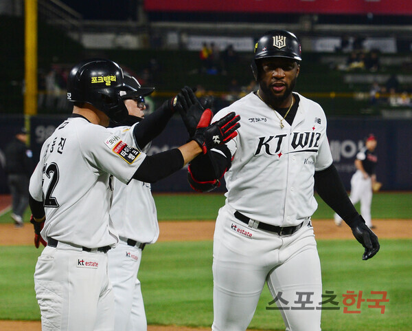 '한 뼘 모자랐던 7회 대추격' kt wiz, SSG에 5-6 석패[수원에서]