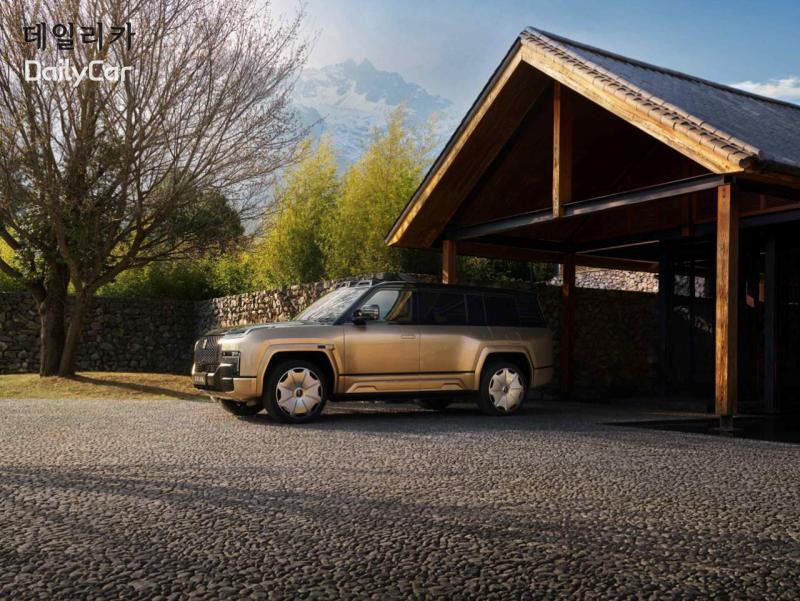 양왕, 금으로 치장한 6인승 플래그십 SUV ‘U8L’ 공개..휠베이스는 3250mm | 데일리카
