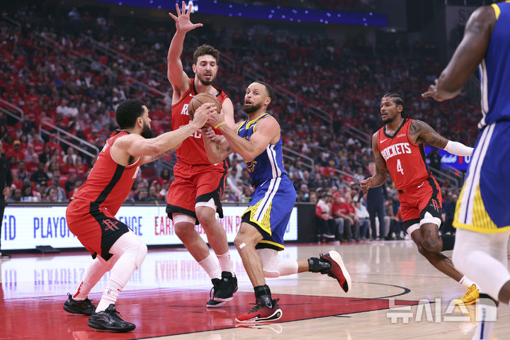 '버틀러 부상' GSW, 휴스턴에 완패…PO 1승 1패 균형