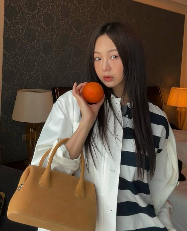 “20대인 줄 알았는데 32세?” 168cm·49kg, 9등신 동안 여배우의 데일리룩 | 대본은 내운명