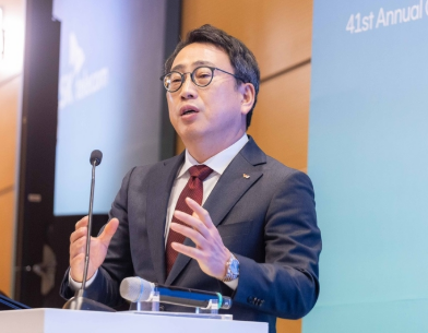 SKT, 전 고객 유심 무료 교체…유영상 CEO “책임있는 기업 거듭 나겠다”