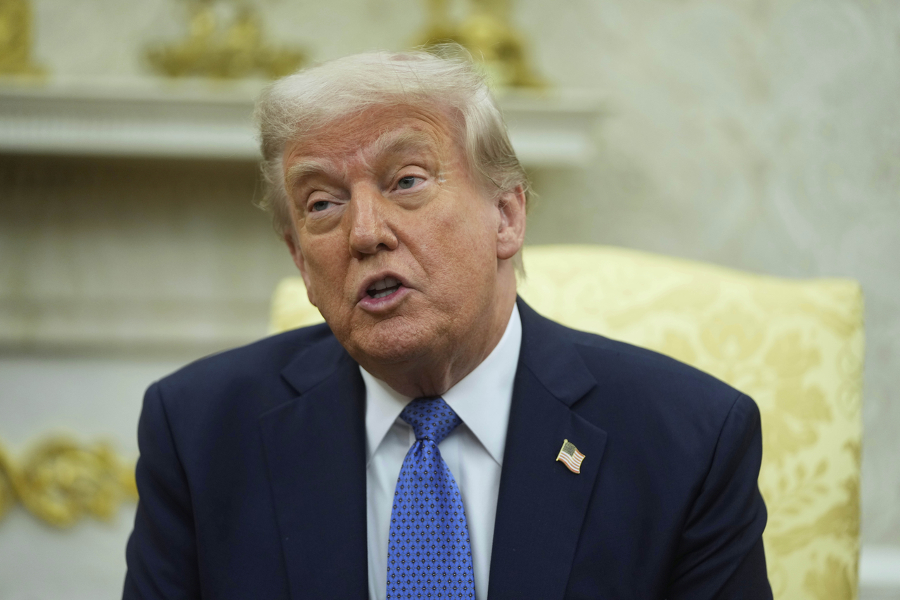 트럼프 지지율 42%…“관세 도 넘었다” 56%