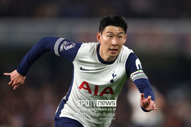 손흥민 잔디 밟았는데 이럴수가! 9시즌 연속 두 자릿수 득점 대기록 실패 위기 → 무관 탈출에 올인 전략