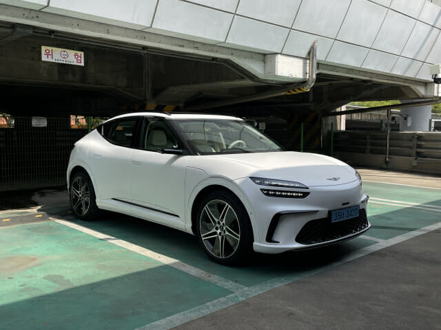 [타보고서] 제네시스가 보여주는 '아이코닉 럭셔리'…GV60의 귀환