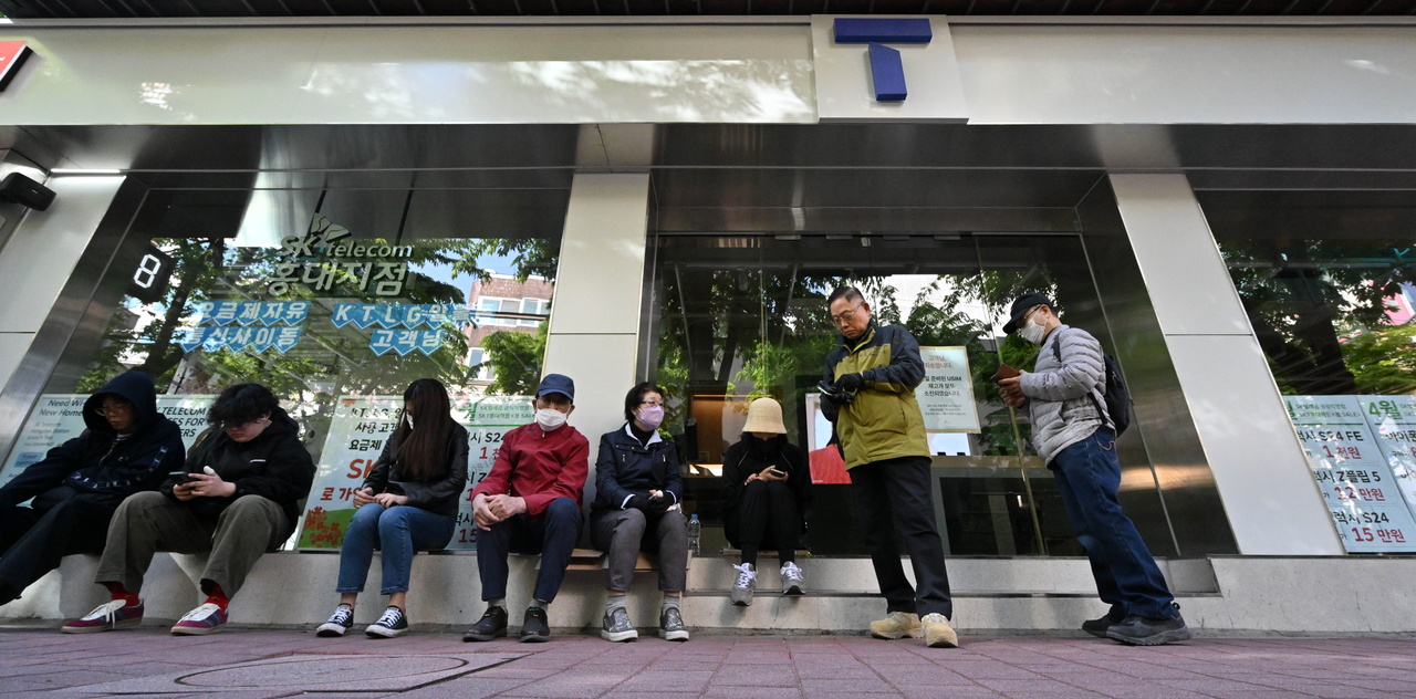 예고된 대란…SKT ‘2500만’ 유심 교체 시작 ‘재고 부족’ 대혼란
