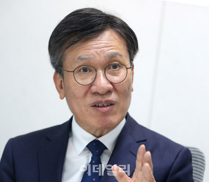 "38년 법관 생활 마무리…의뢰인 위한 검투사로 승부"