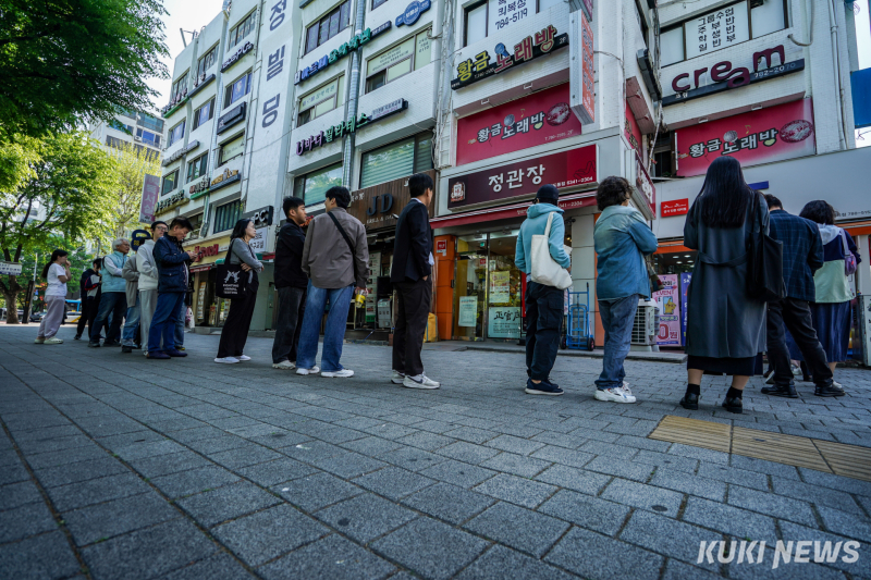 SKT 유심 대란…‘2500만’ 사용자에 재고 100만개 뿐 [쿠키포토]