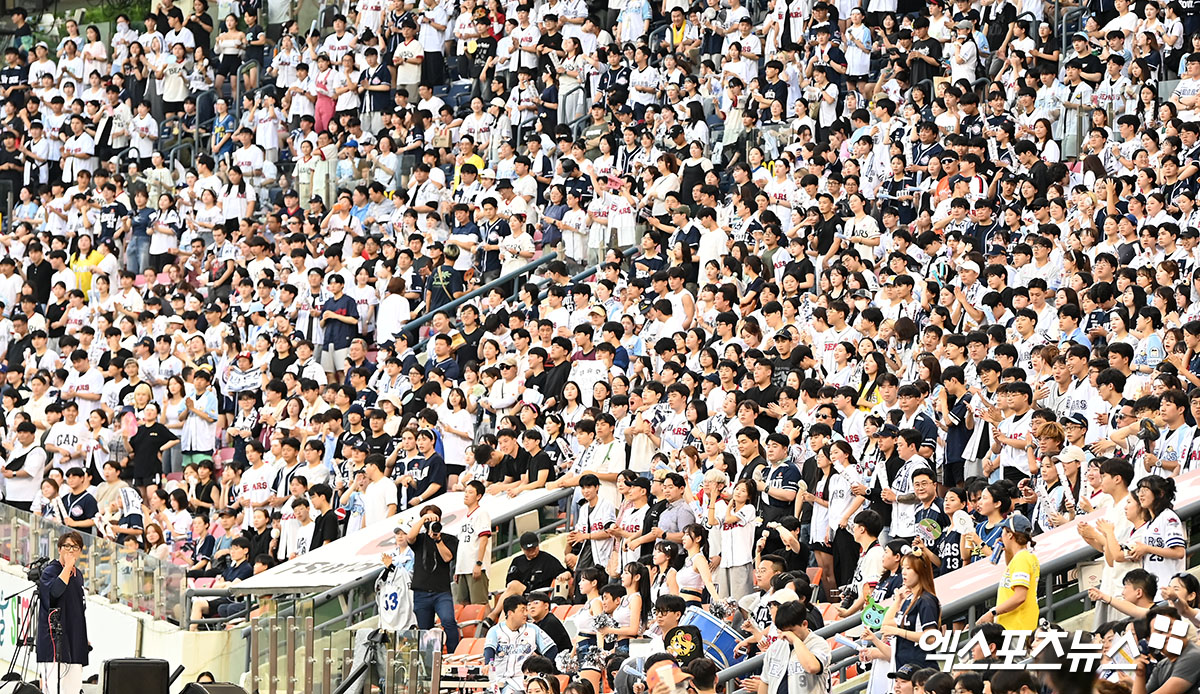 KBO리그 흥행 미쳤다!…'역대 최초' 1200만 관중 페이스→좌석점유율 81.5% '표 구하기 힘들다'