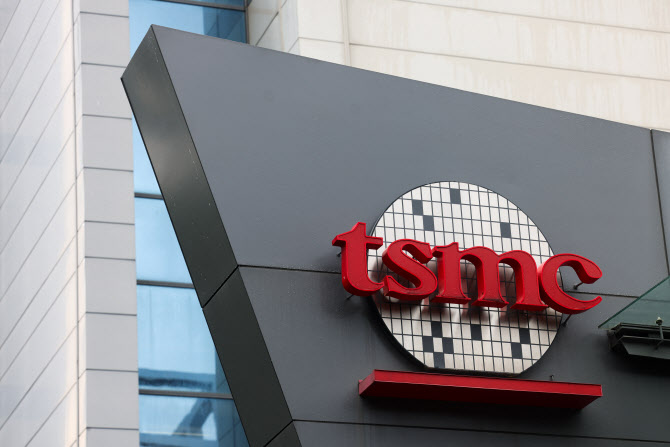TSMC, 美애리조나 3공장 착공…美상무 "트럼프 관세 덕분"