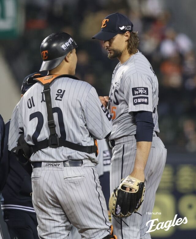 '승승승승' 155km 대전 예수의 진심, 38세 포수에게 고마움 전하다…"KBO 수십 년 커리어 이재원을 존중한다"