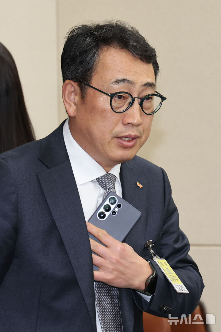 고개숙인 유영상 SKT 사장 "초기 대응 미숙한 점 많아" [뉴시스Pic]