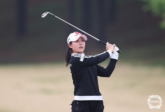 ‘제로토크 퍼터’로 날개단 황유민, KLPGA 챔피언십 첫날부터 진격의 ‘돌격대장’[SS 현장]