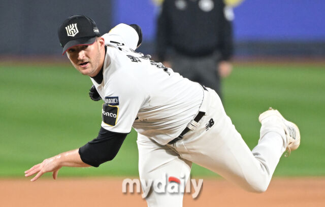 'KBO 31승' 투수 완벽 공략! 김혜성, 열흘만에 5호 홈런 '쾅'…시즌 13호 도루까지 '존재감 폭발'