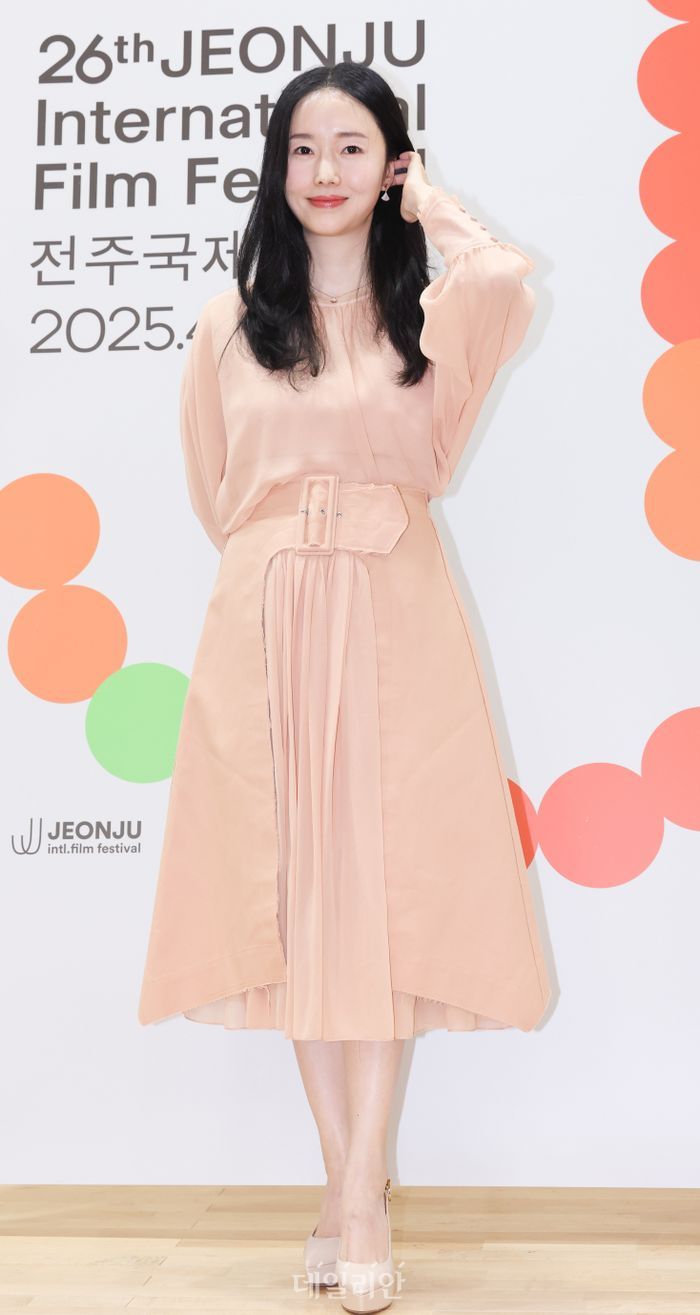 배우에서 감독까지…이정현, 영화로 풀어낸 자신의 서사 [26th JIFF]